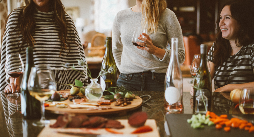 8 Tips for Throwing Your First Housewarming Party